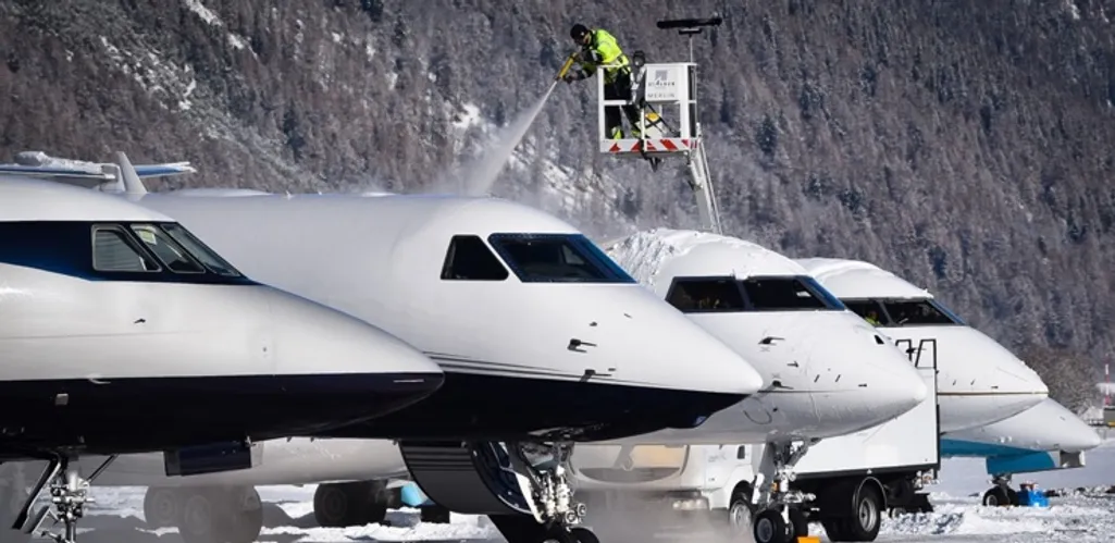LunaJets now offers a private jet de-icing insurance.