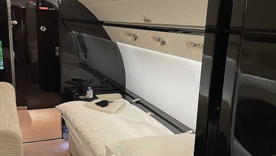 Charter a Bombardier Challenger 650 Large Jet