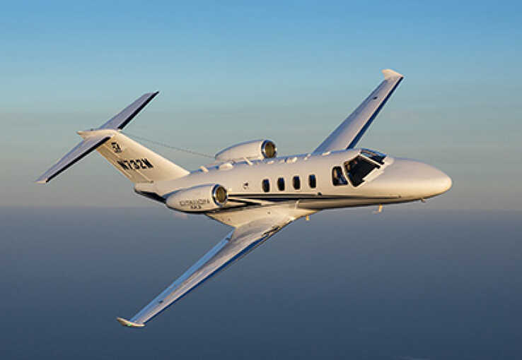 Privatjet mieten Piaggio Avanti P180 Light Jet Chartern