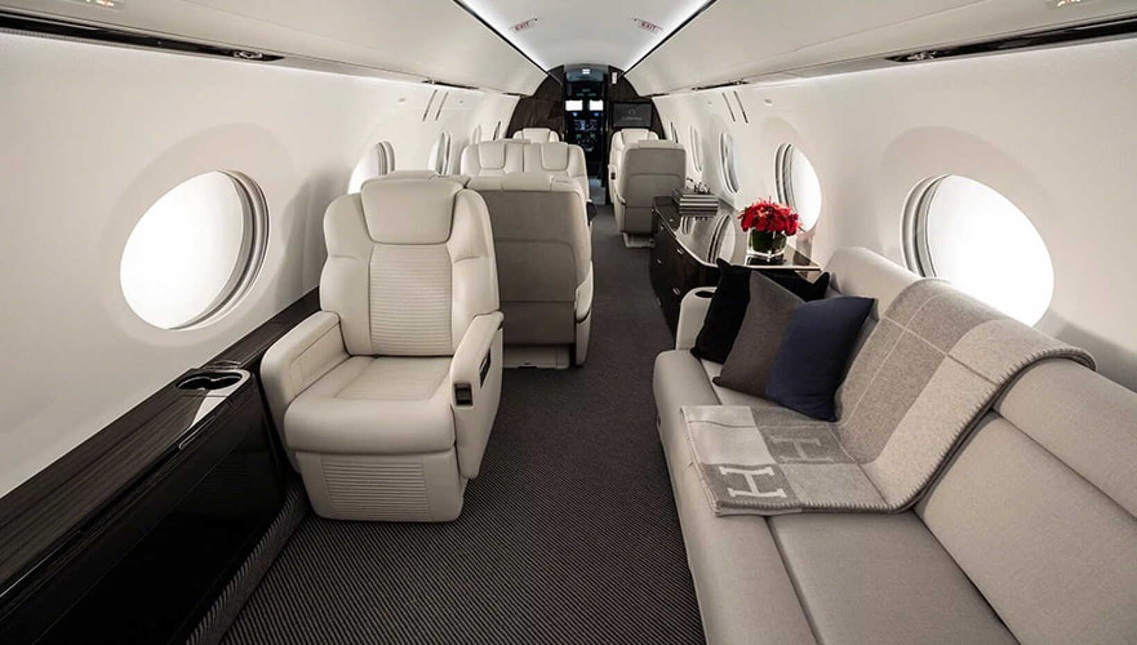 Gulfstream G500 charter: business private jet for rent