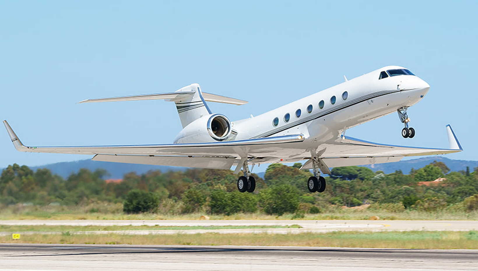 Charter a Gulfstream GV Long Range Jet